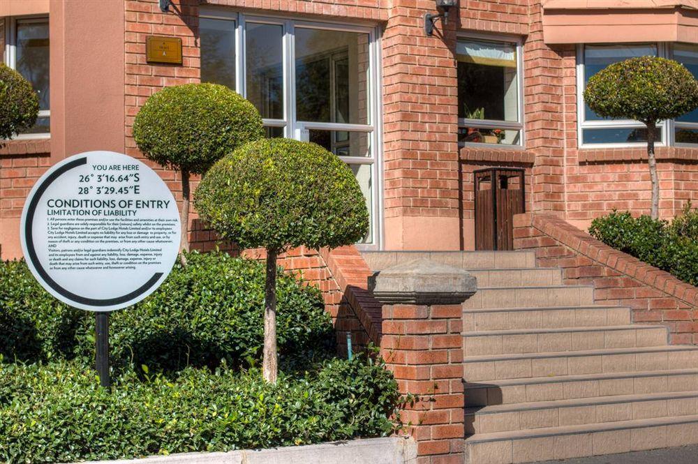 ROAD LODGE RIVONIA JOHANNESBURG - BOOK 2-STAR ACCOMMODATION IN RIVONIA
